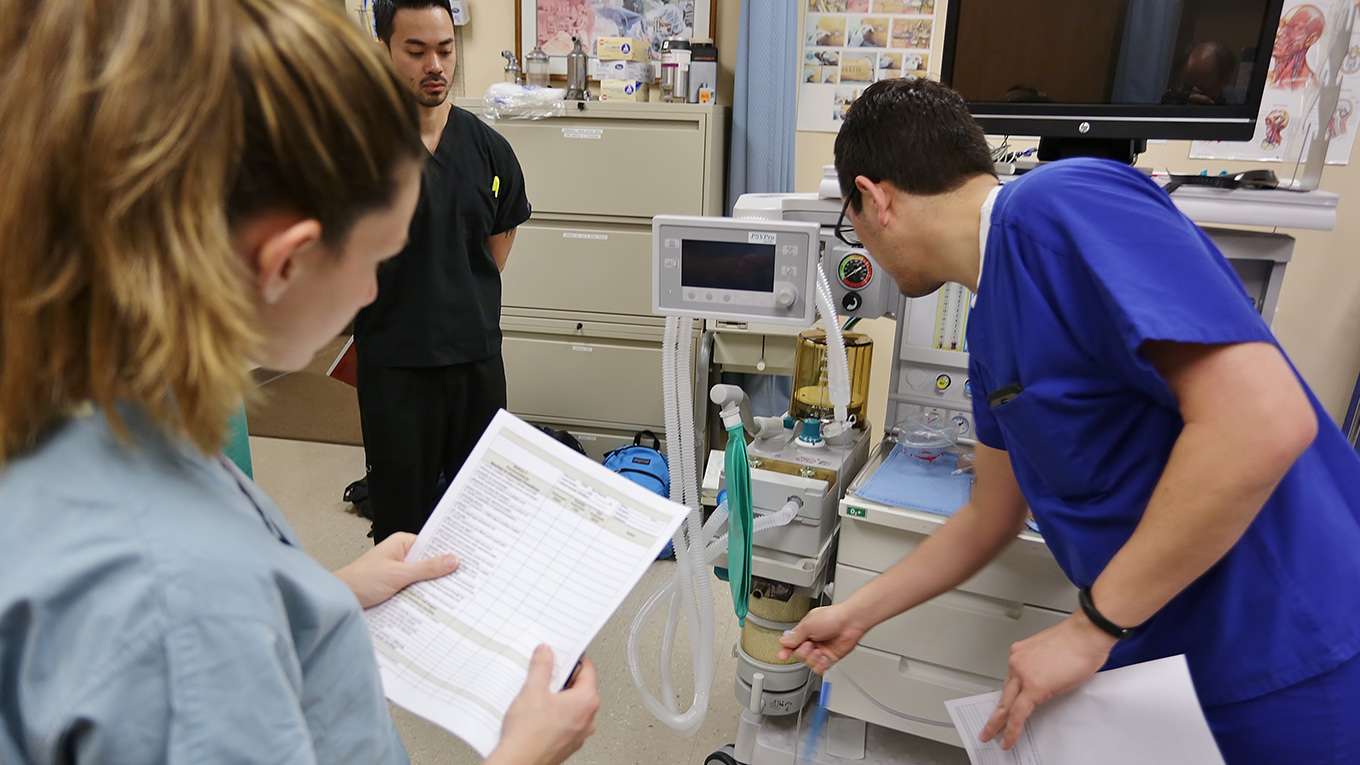 Become a Certified CRNA - Specialize in Nurse Anesthesiology - College ...